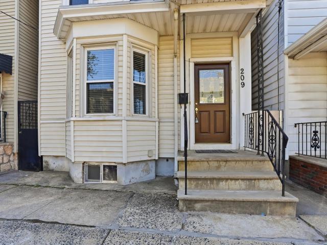 209 Hamilton St