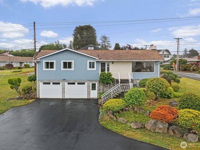 209 Harrison St, Raymond, WA 98577
