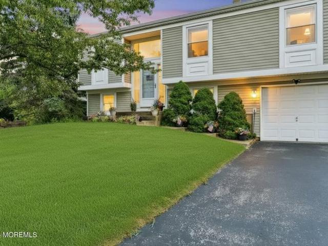 209 Hearth Ct W, Lakewood, NJ 08701