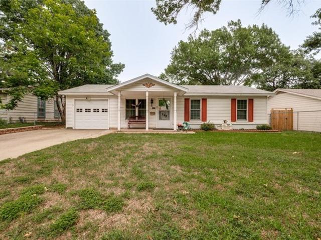 209 Helen Dr, Arlington, TX 76011