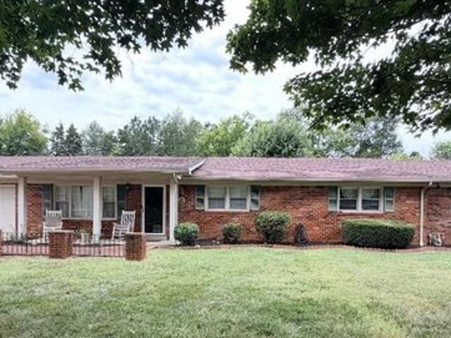 209 Hilltopper Ave, Bowling Green, KY 42101