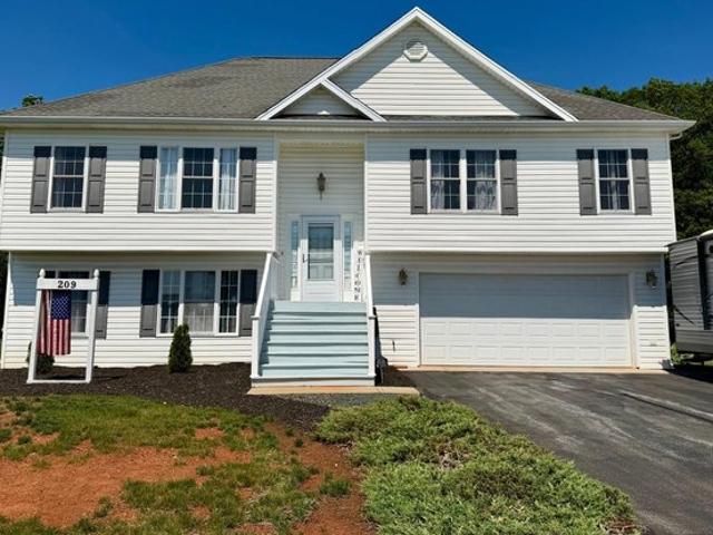 209 Hunt Club Dr, Madison Heights, VA 24572