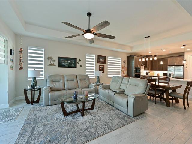 209 O'keeffe Cir, Bradenton, FL 34212 | MLS #A4678