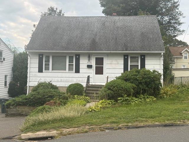 209 Old Town Rd, Bridgeport, CT 06606