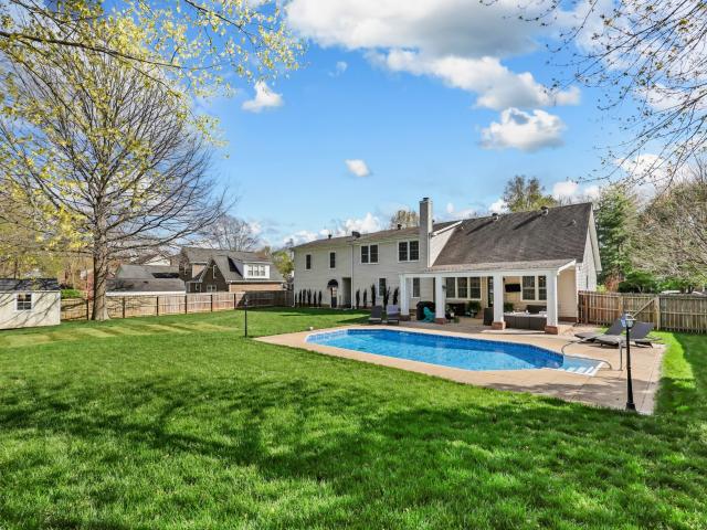 209 Longwood Ln