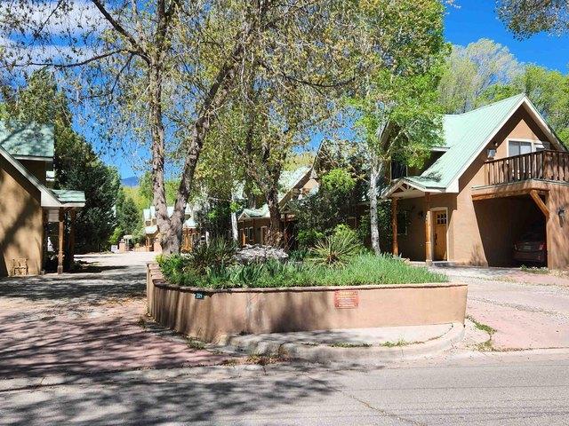 209 Los Pandos Rd Apt 5A, Taos, NM 87571