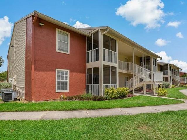 209 Lake Brook Circle 105, Brandon, FL