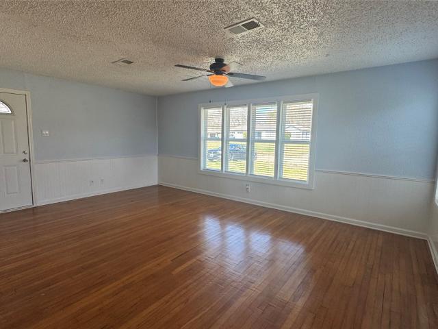 209 Lakewood Dr, Baytown, TX 77520 | MLS #44582