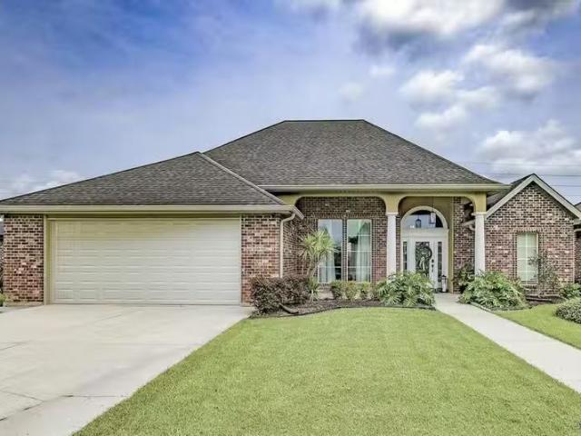 209 LANSDOWN DR, HOUMA, LA 70360 Single Family Residence For S.