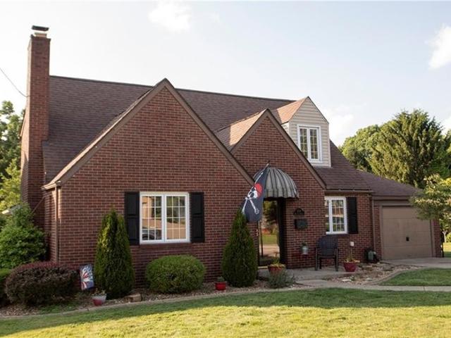 209 Marlboro Dr, New Kensington, PA 15068