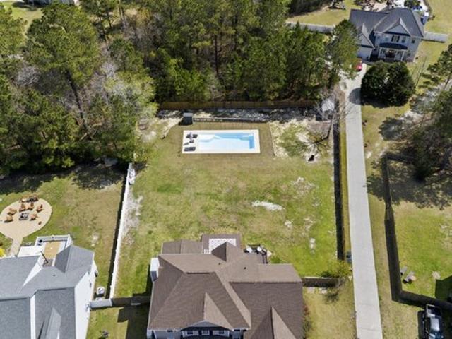 209 Middleridge Dr, Hubert, NC 28539