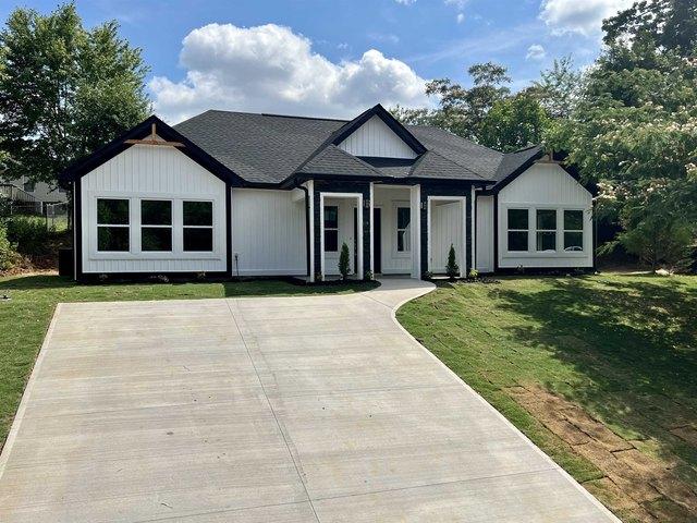 209 Missallie Dr, Clinton, SC 29325