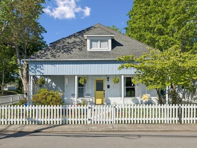 209 Murrell St, Dickson, TN 37055