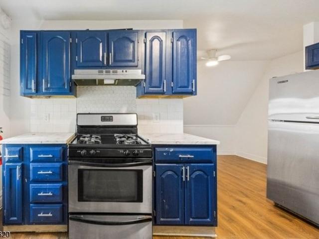 209 N 11th St, Newark, NJ 07107