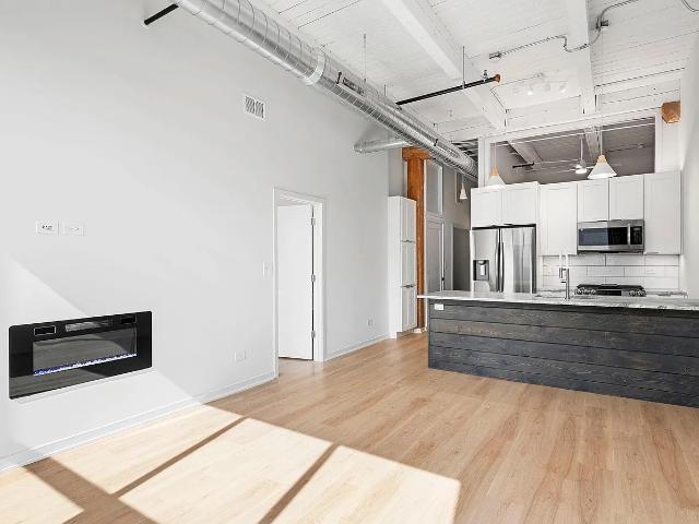 209 N Morgan Street # 302