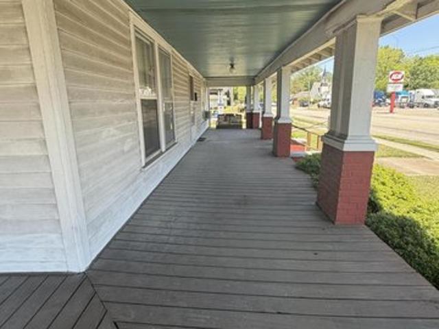 209 N Pollock St, Selma, NC 27576