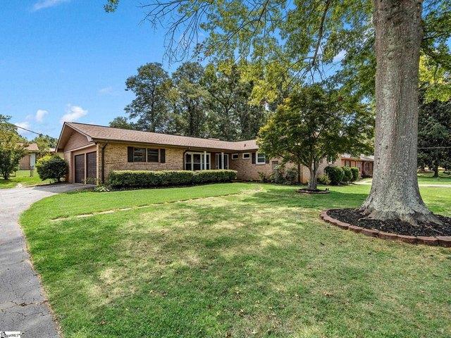 209 Navaho Dr, Spartanburg, SC 29301