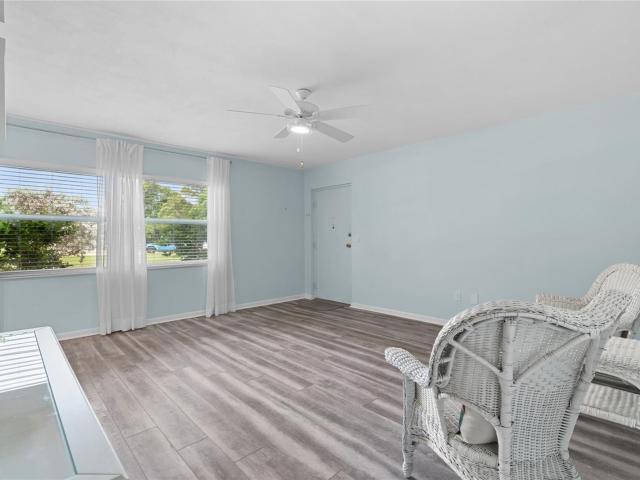 209 ne lincoln circle n #109, st petersburg, us, fl