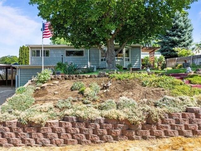 209 S 7th St, Dayton, WA 99328