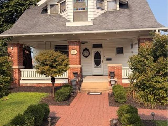 209 S 1st St, Fairfield, IL 62837