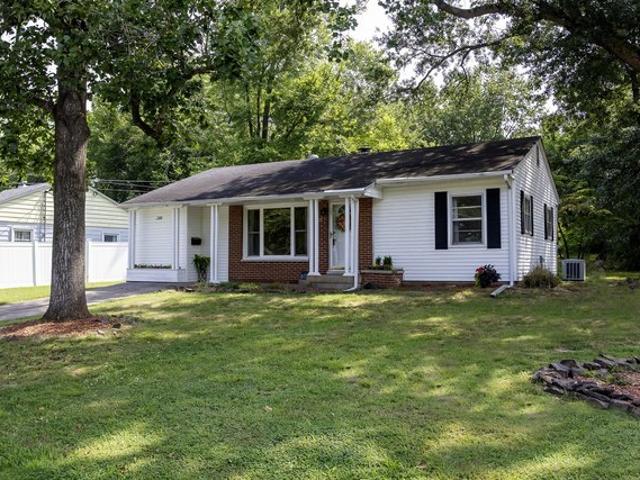 209 S Brook Ln W, Carbondale, IL 62901