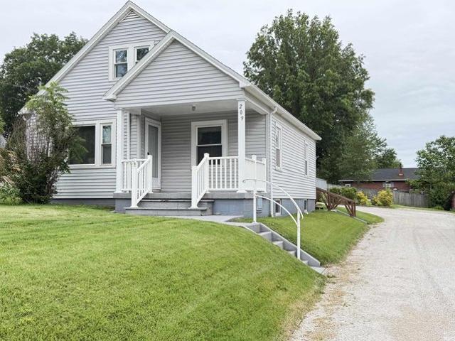 209 S Main St, Huntingburg, IN 47542