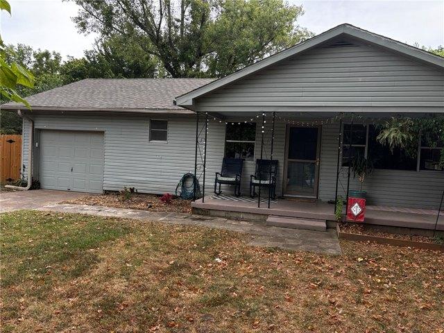 209 S Neal St, Prairie Grove, AR 72753