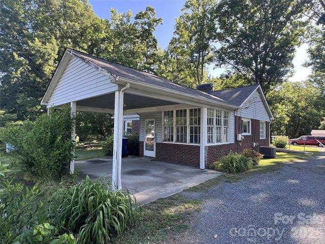 209 S Roxford Rd, Kings Mountain, NC 28086