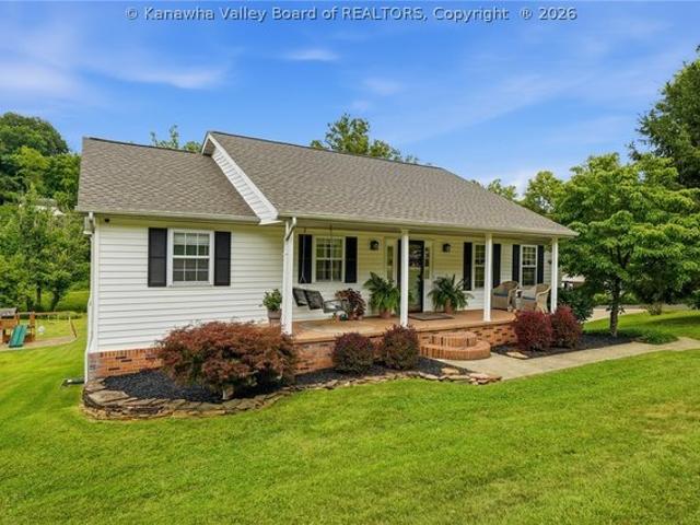 209 Smith Rd, Nitro, WV 25143