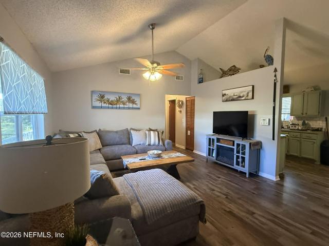 209 Scott St, Interlachen, FL 32148 | MLS #2135