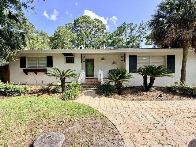 209 SE Hood Ave, Fort Walton Beach, FL 32548