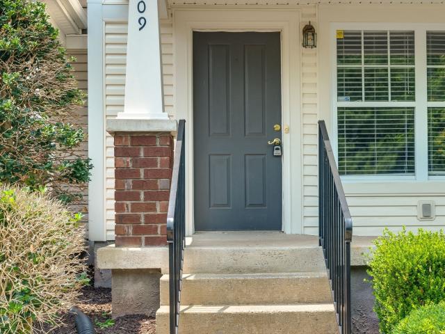 209 Shadow Glen Dr