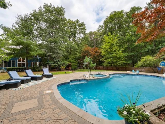 209 Shady Knoll Ln