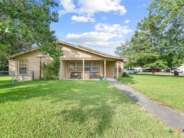 209 Sunset Dr, Edna, TX 77957