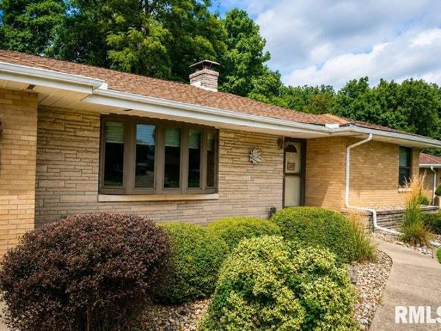 209 Sycamore Ave, Morton, IL 61550