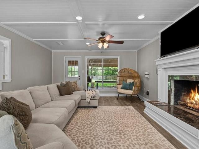 209 Palm Aire Dr, Friendswood, TX 77546