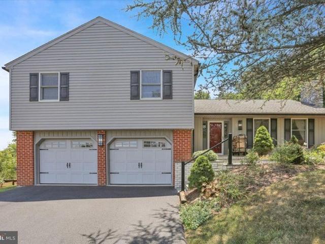 209 Pembroke Dr, Reading, PA 19607