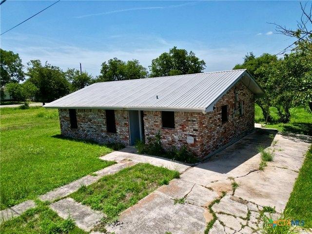 209 Prairie Ave, Rogers, TX 76569