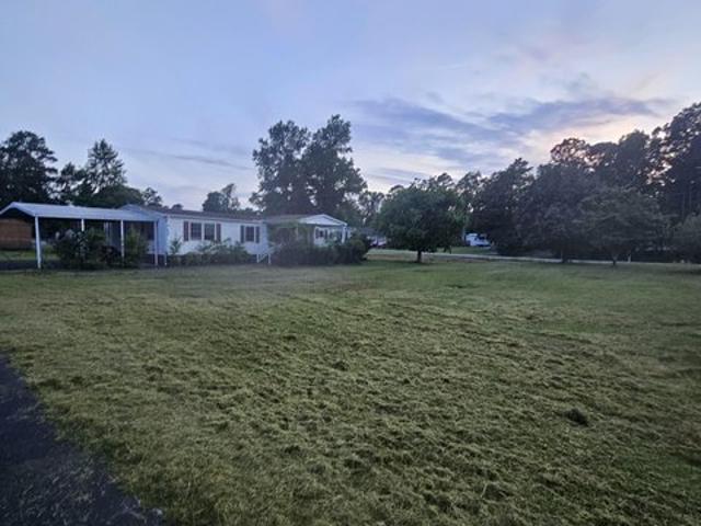 209 Queens Rd, Hubert, NC 28539