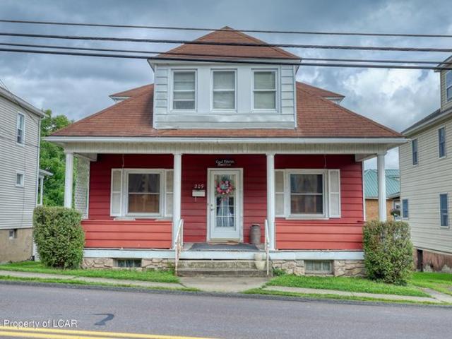 209 Robert St, Nanticoke, PA 18634