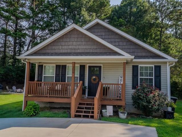 209 Roslyn Ct, Dalton, GA 30720