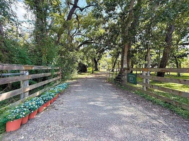 209 River Rd, Angleton, TX 77515