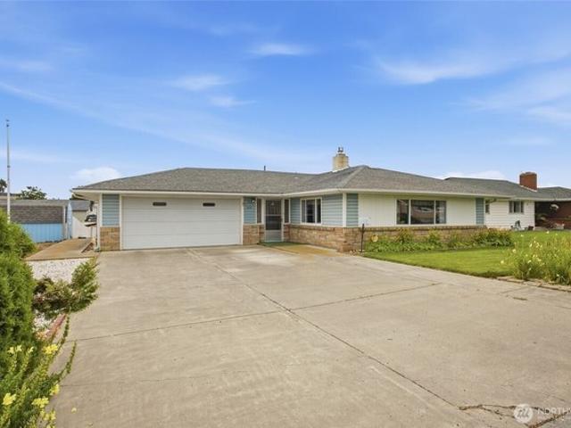 209 W 5th St, Warden, WA 98857