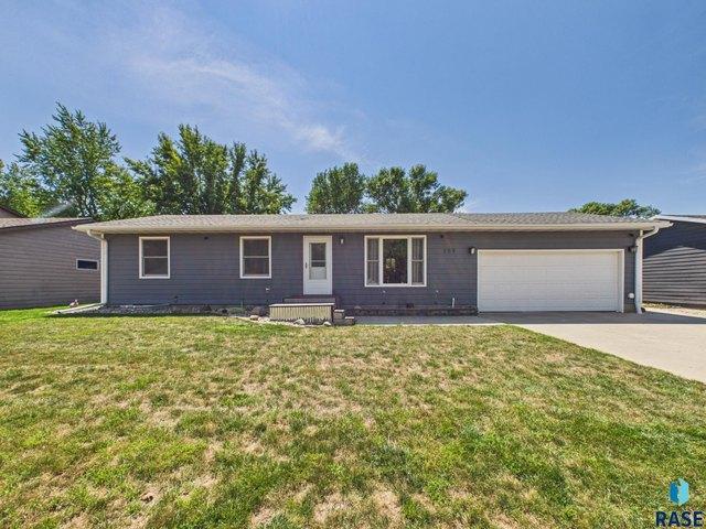 209 W 7th St, Hartford, SD 57033