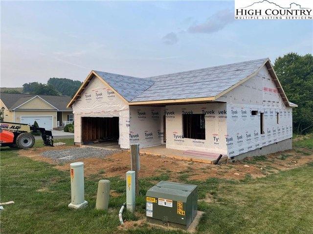 209 W Evergreen St, West Jefferson, NC 28694