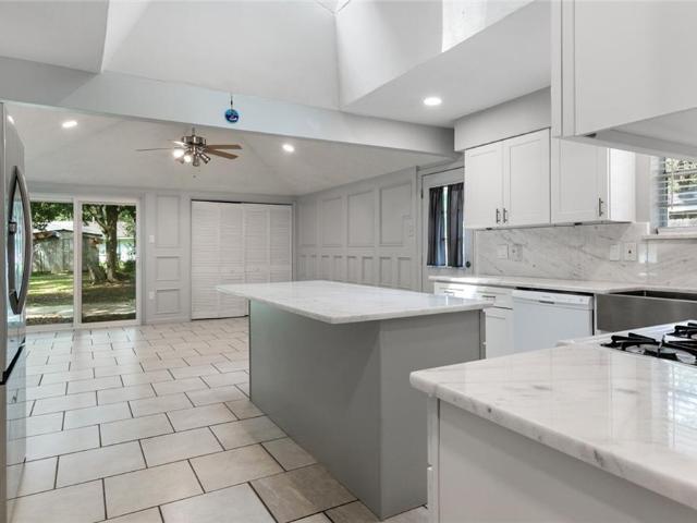 209 W Hickory Street