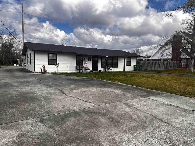 209 W Lee St, Sulphur, LA 70663 | MLS #SWL26000 | Compass