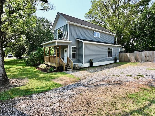 209 W Moody Ave