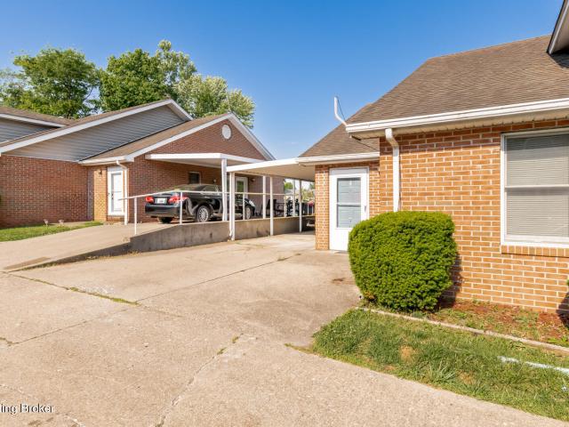 209 W Perry St 4