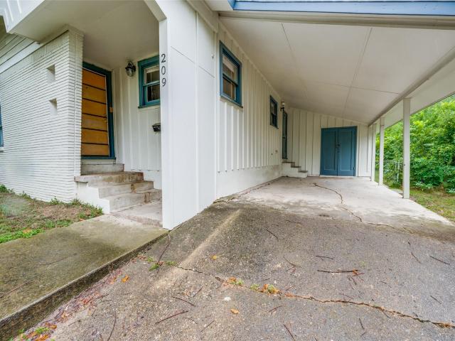 209 Woodward St